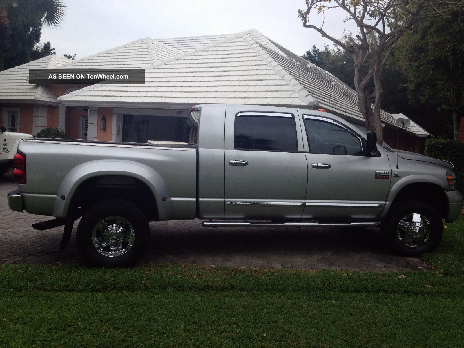 2009 Dodge Ram 3500 Mega Cab Dually 4x4 Lifted And Only 28kmi
