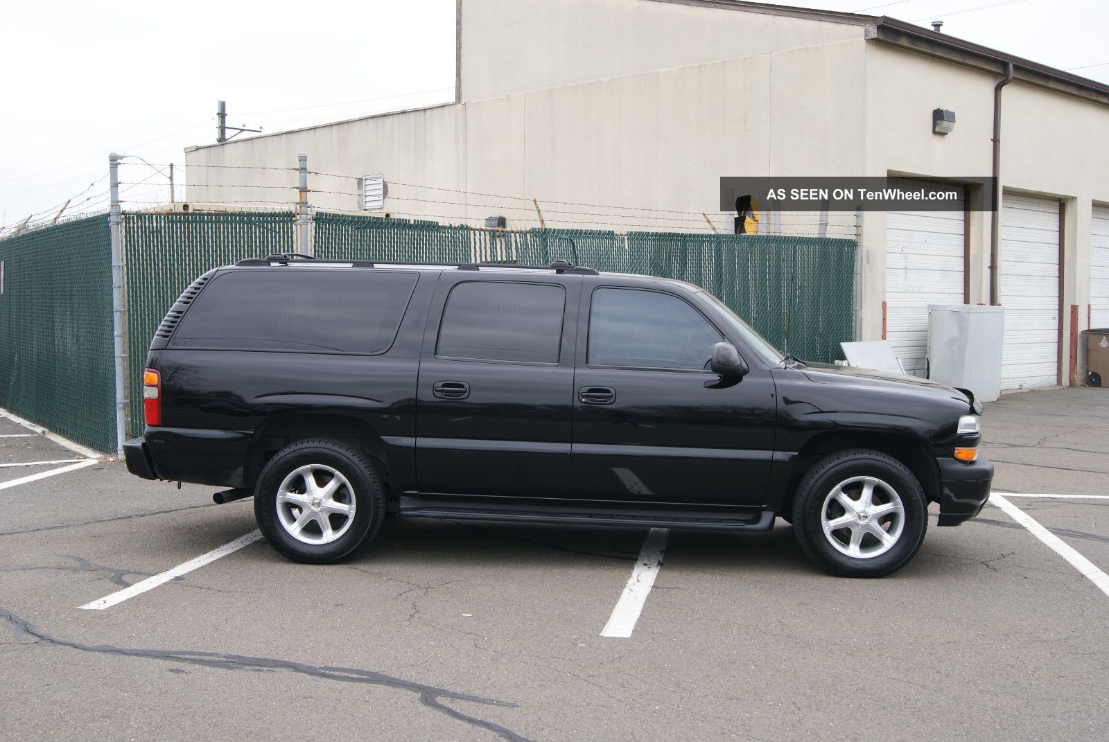 Custom 2001 Chevrolet Suburban Lt 4 Tv ' S, Upgraded Stereo, Paint, Wheels
