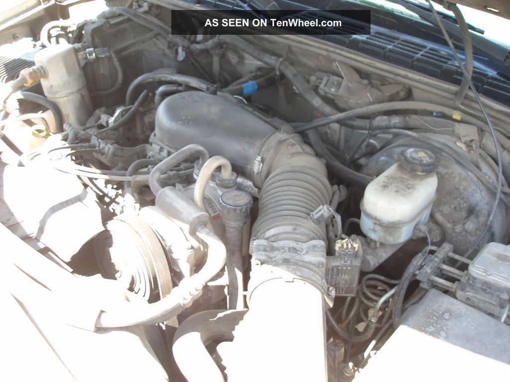 2000 Chevrolet Blazer Ls Sport Utility 2 - Door 4. 3l Wrecked But Running