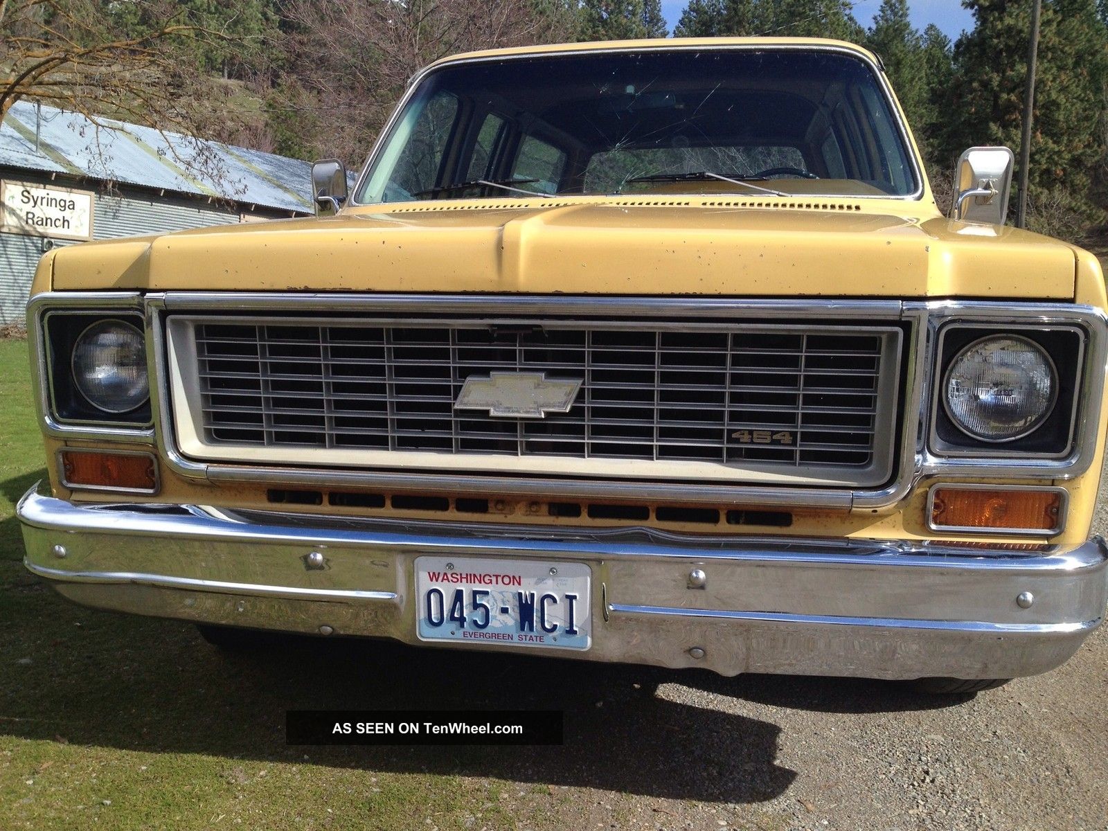 Cool Vintage Tow Rig - 1973 C10 Custom Deluxe 2wd Suburban