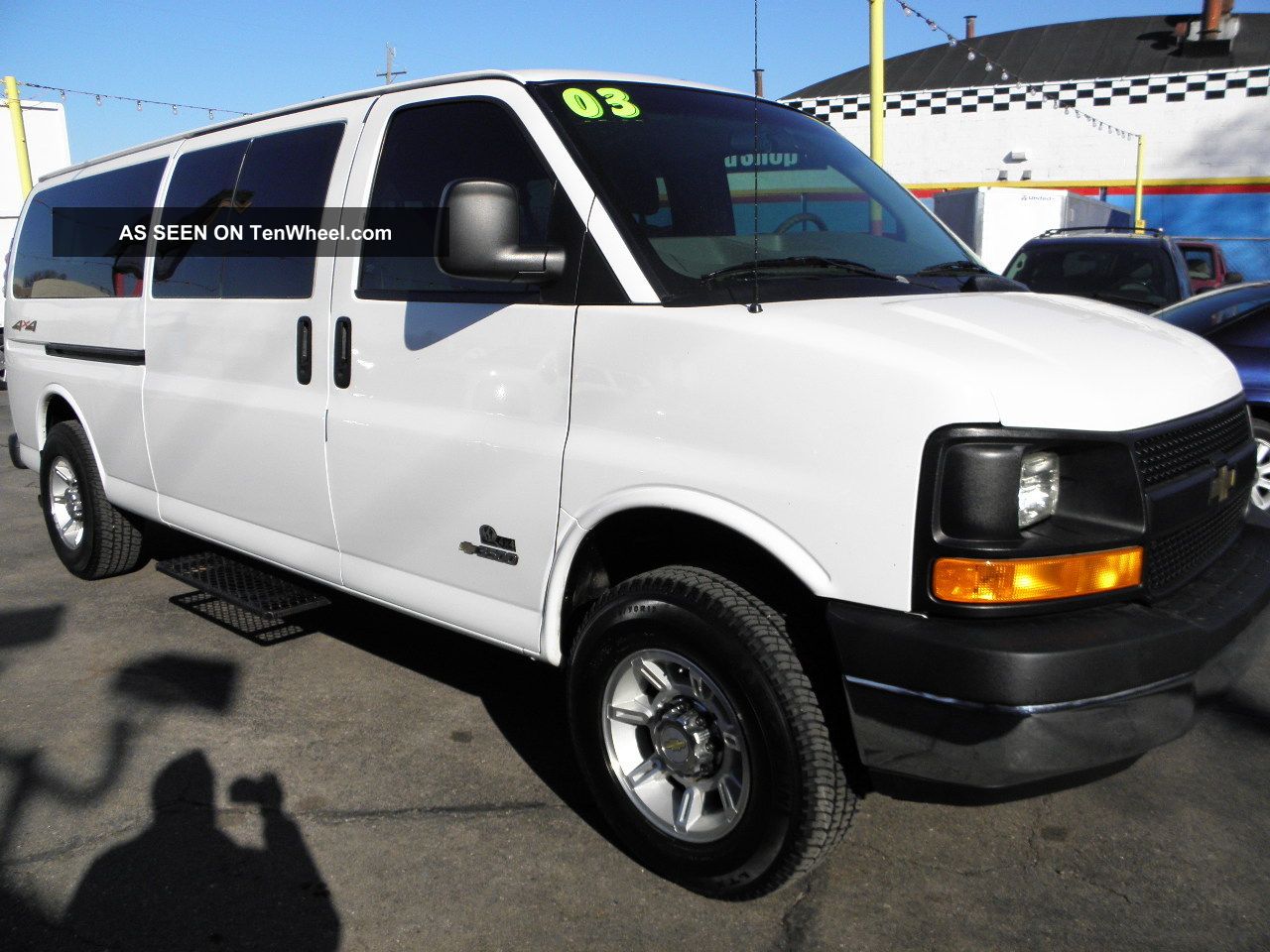 2003 Chevrolet Express 3500 Base Extended Passenger Van 3 - Door 6. 0l