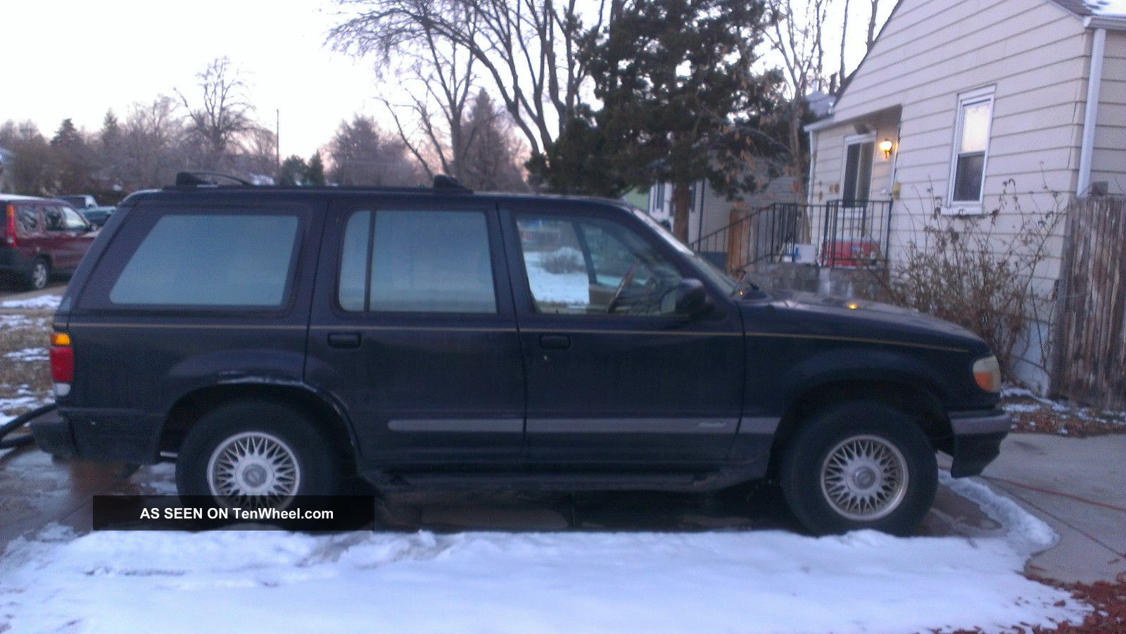 1995 Ford Explorer Eddie Bauer Sport Utility 4 - Door 4. 0l 4x4