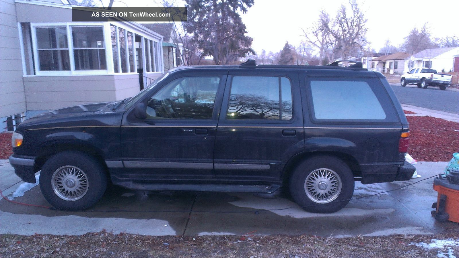 1995 Ford Explorer Eddie Bauer Sport Utility 4 - Door 4. 0l 4x4