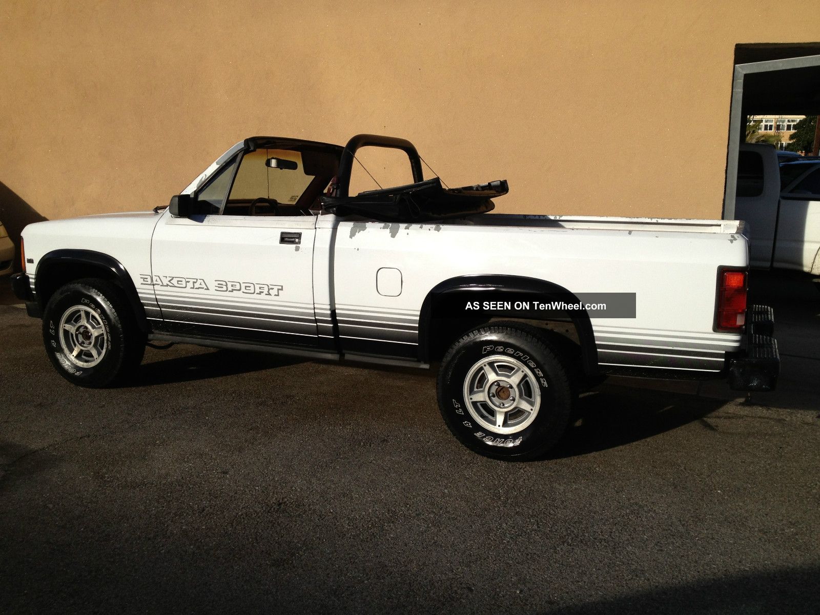 1989 Dodge Dakota Sport " Convertible " 4 X 4, V - 6, 5 - Speed,