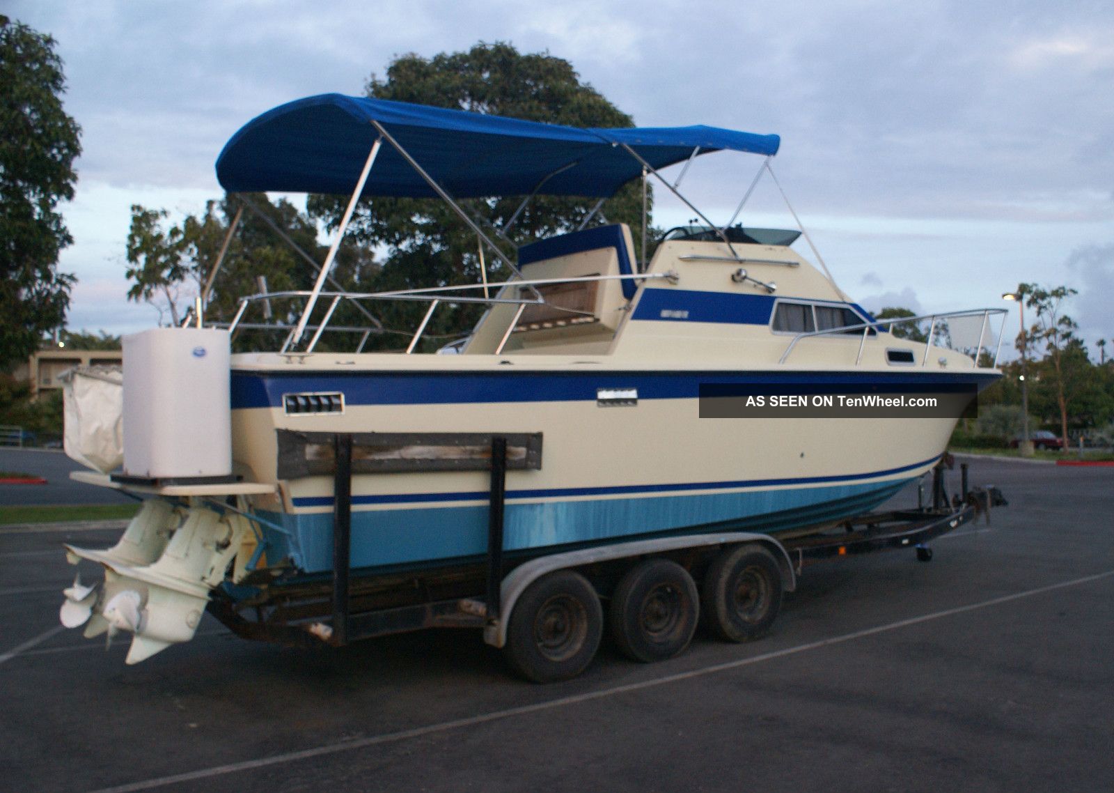 1979 Skipjack 28 Flybridge