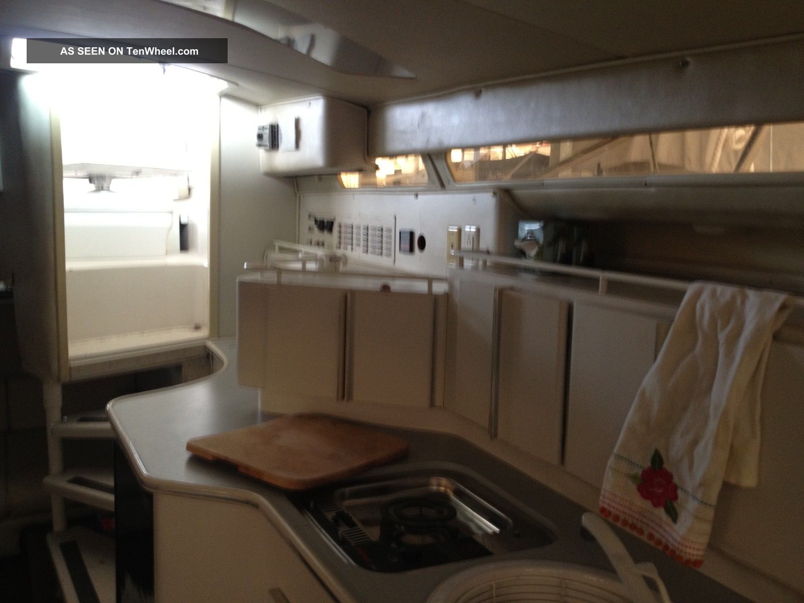 1990 Wellcraft Monaco 3000 Cabin Cruiser