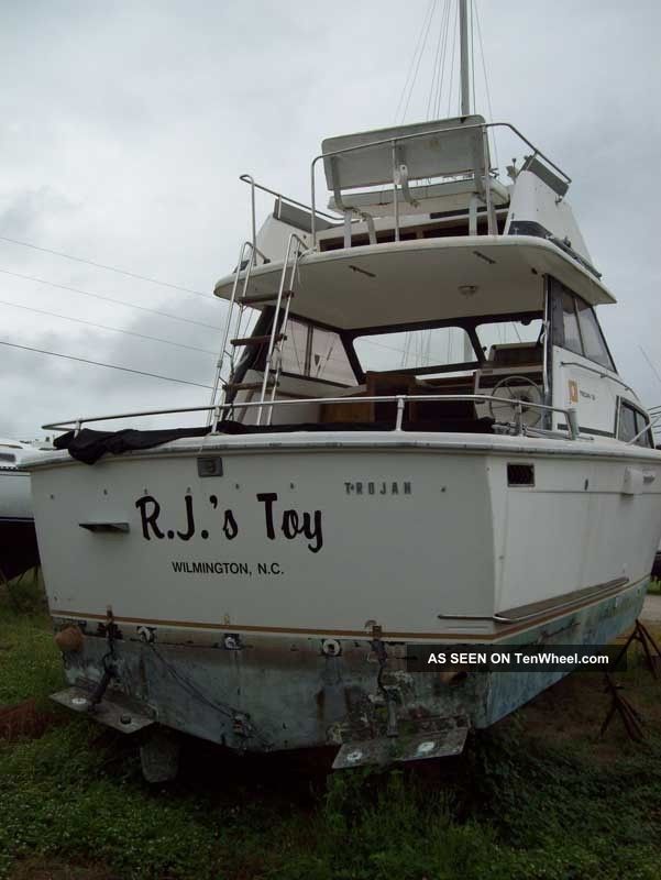 1979 Trojan 30 ' Flybridge
