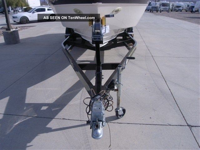 2002 Rinker Captiva 232