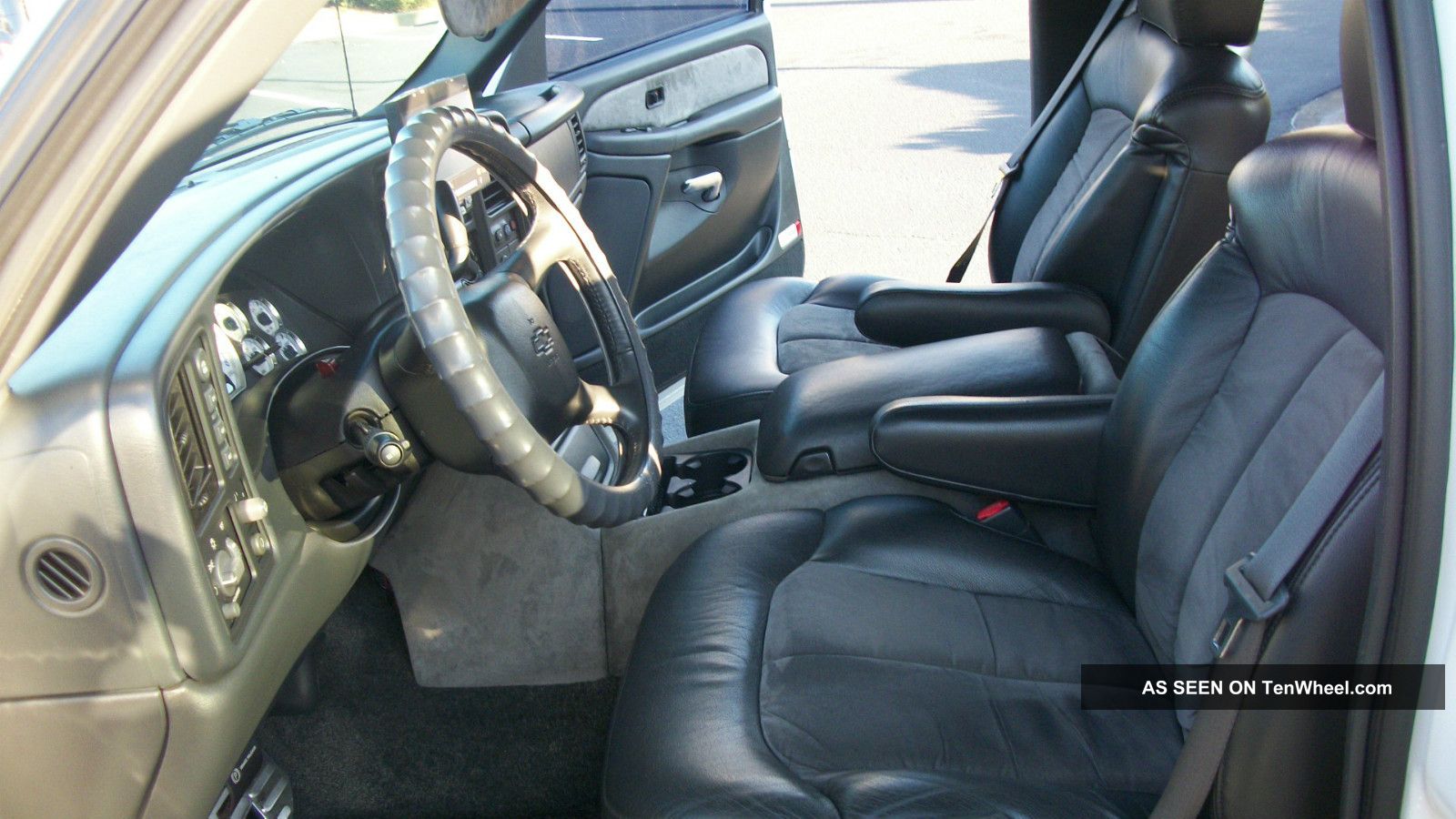 2002 Chevrolet Tahoe Ls Sport Utility 4 - Door 5. 3l Customized Suv