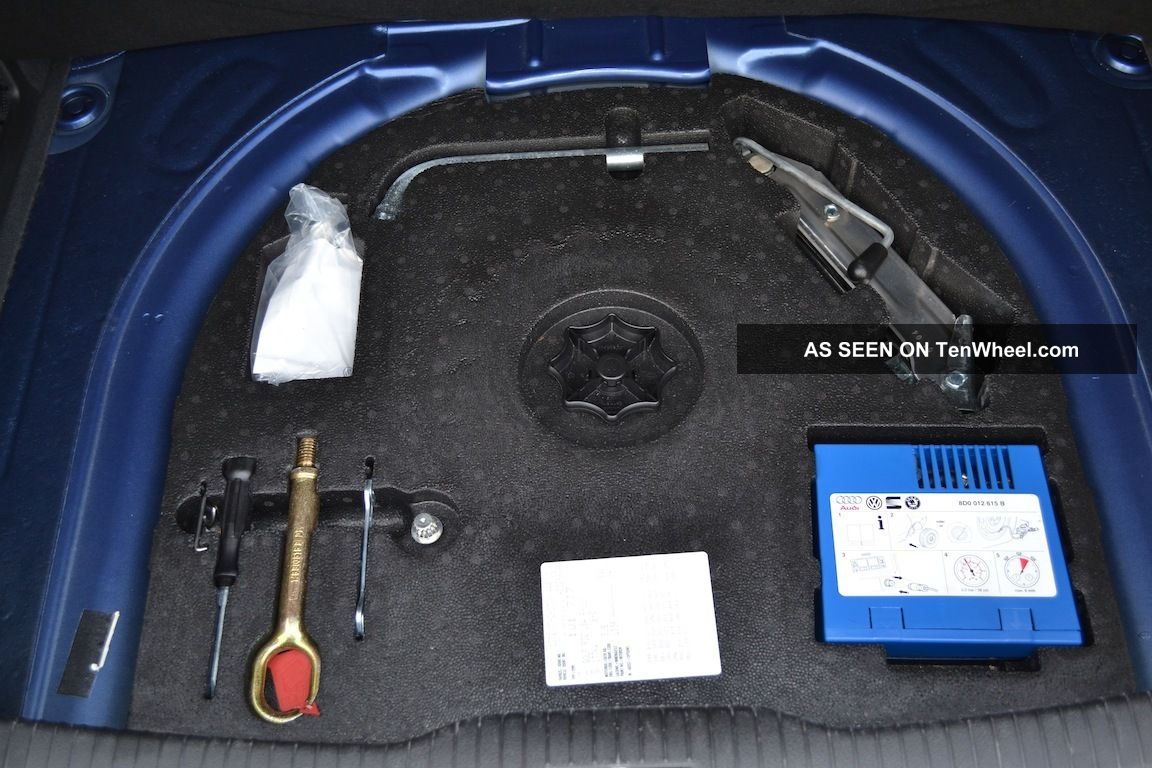 2004 Volkswagen Golf R32 Hatchback 2 - Door 3. 2l