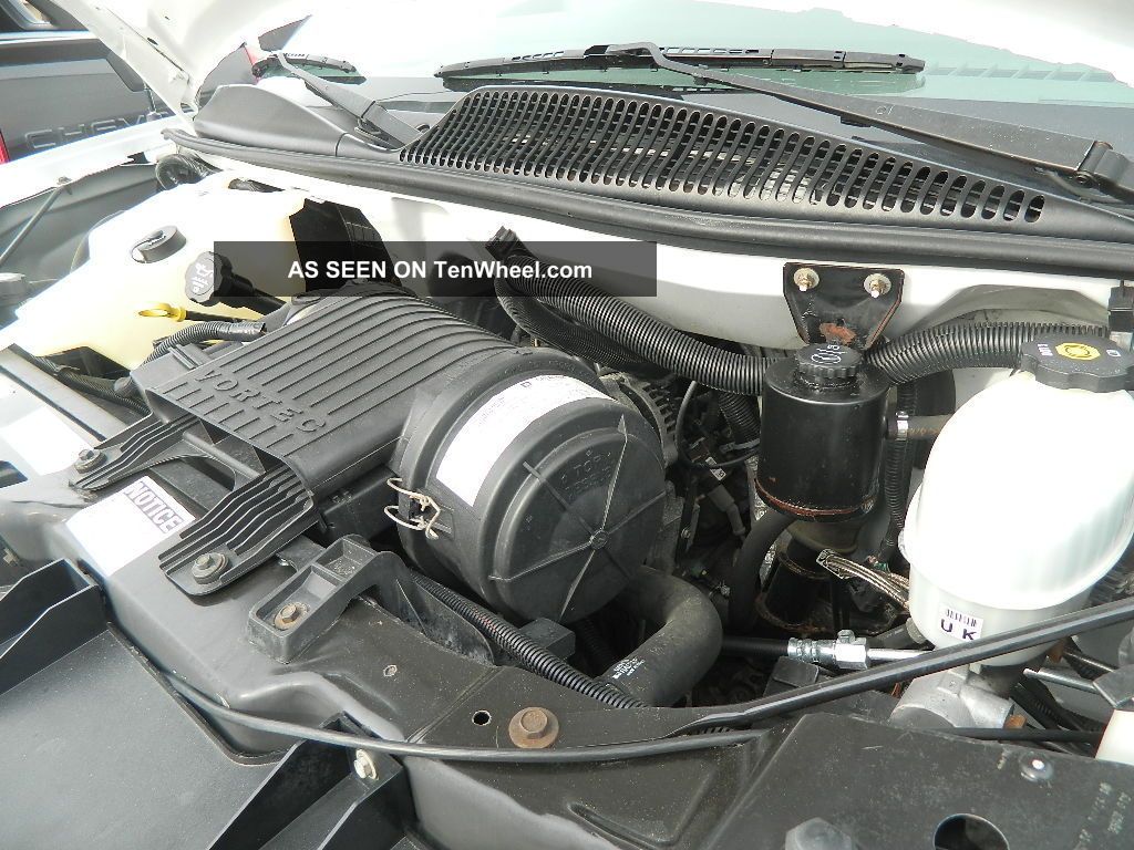 2005 Gmc Savana 3500 Base Cutaway Van 2 - Door 4. 8 Liter
