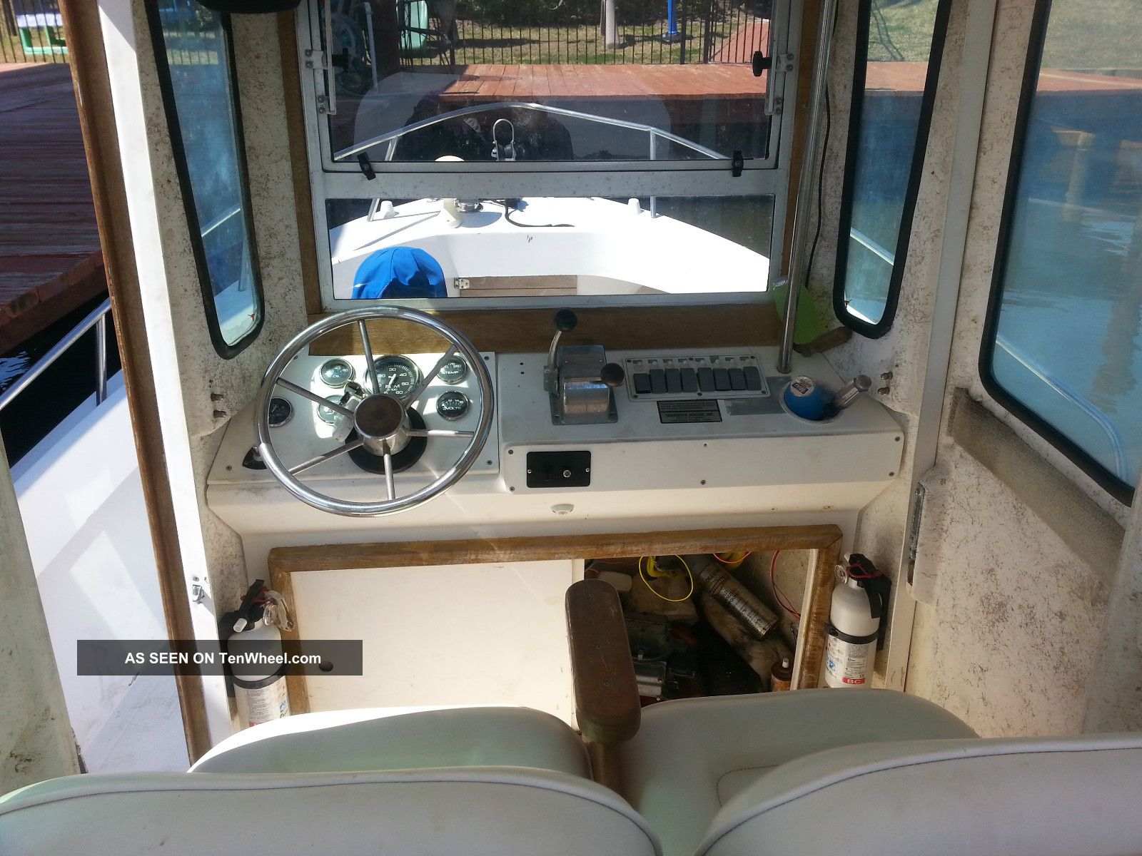 1990 Shamrock Pilot House