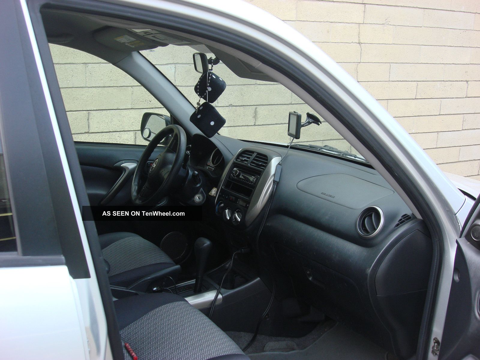 2004 Toyota Rav4 Base Sport Utility 4 - Door 2. 4l