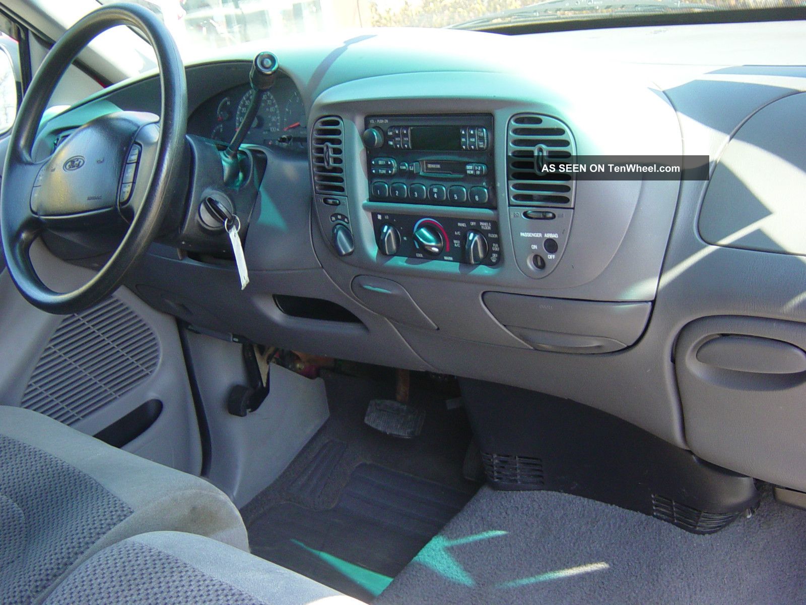 1999 Ford F - 150 Xlt Standard Cab Pickup 2 - Door 5. 4l 4x4 Bright Red