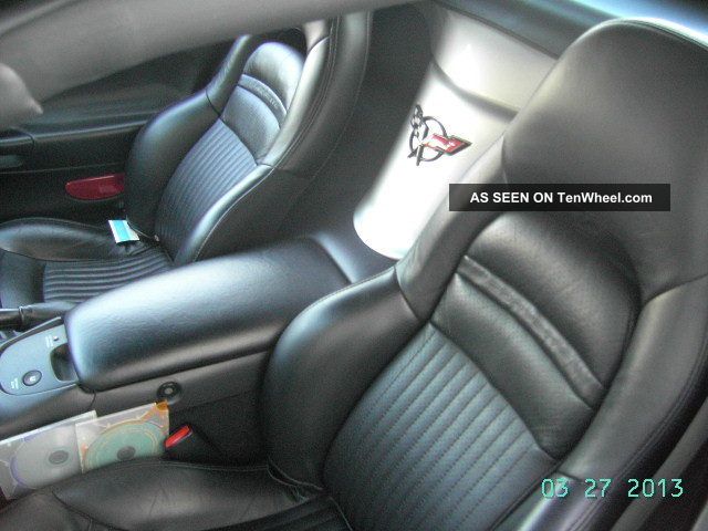 2004 Chevrolet Corvette Base Convertible 2 - Door 5. 7l