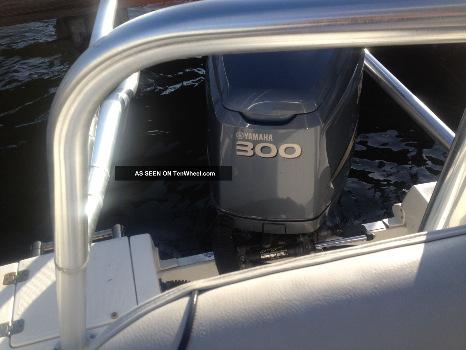 2005 Robalo 225 Walk Around