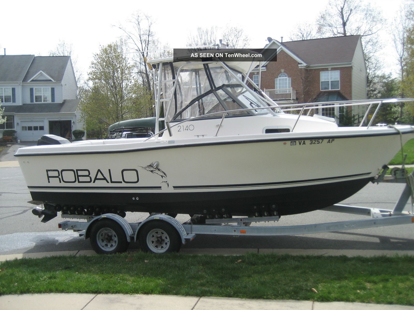 1997 Robalo 23 Ft Walkaround Center Console