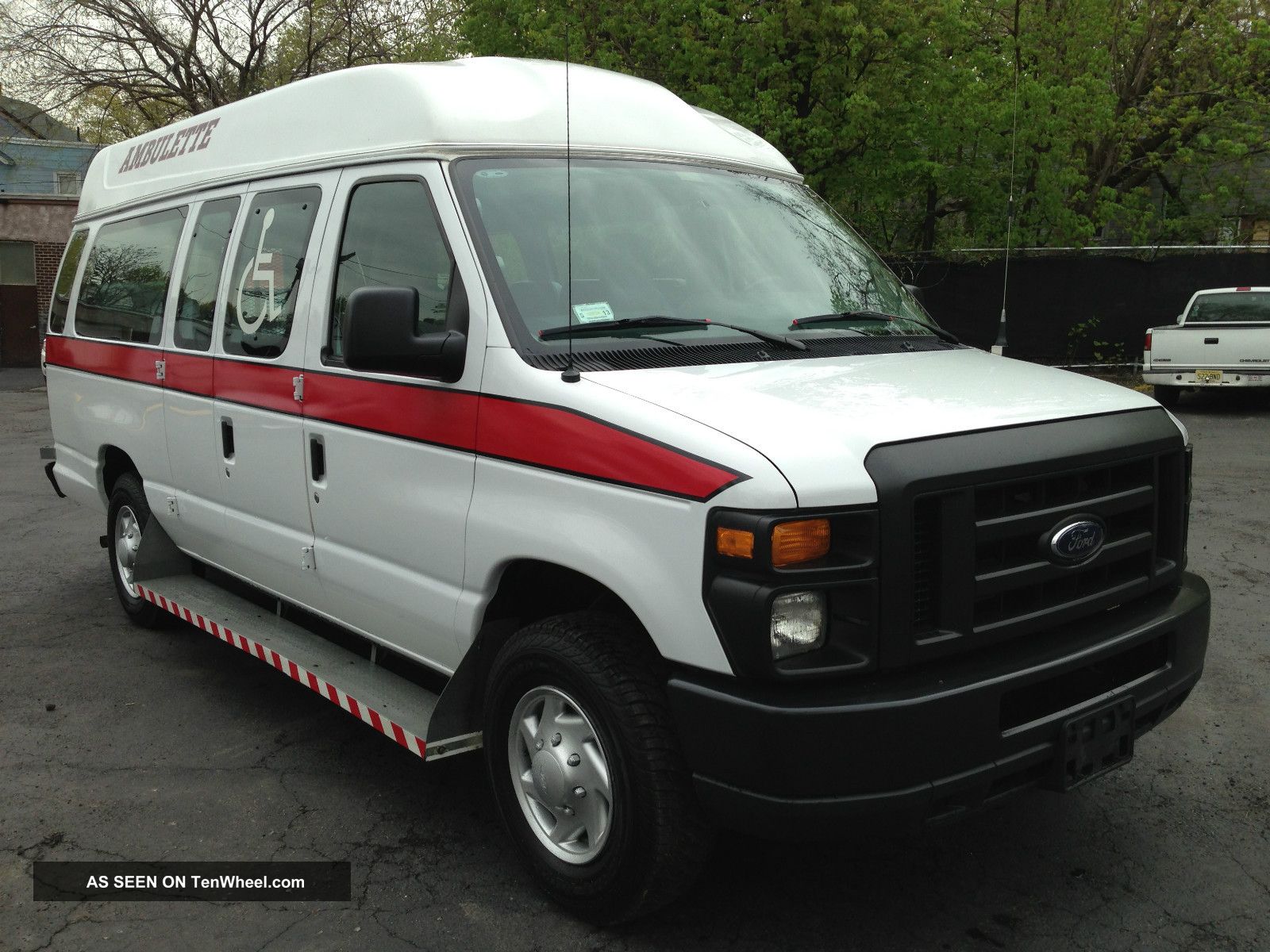 2011 Ford E - 250 Extended Hitop Handicap Ambulette