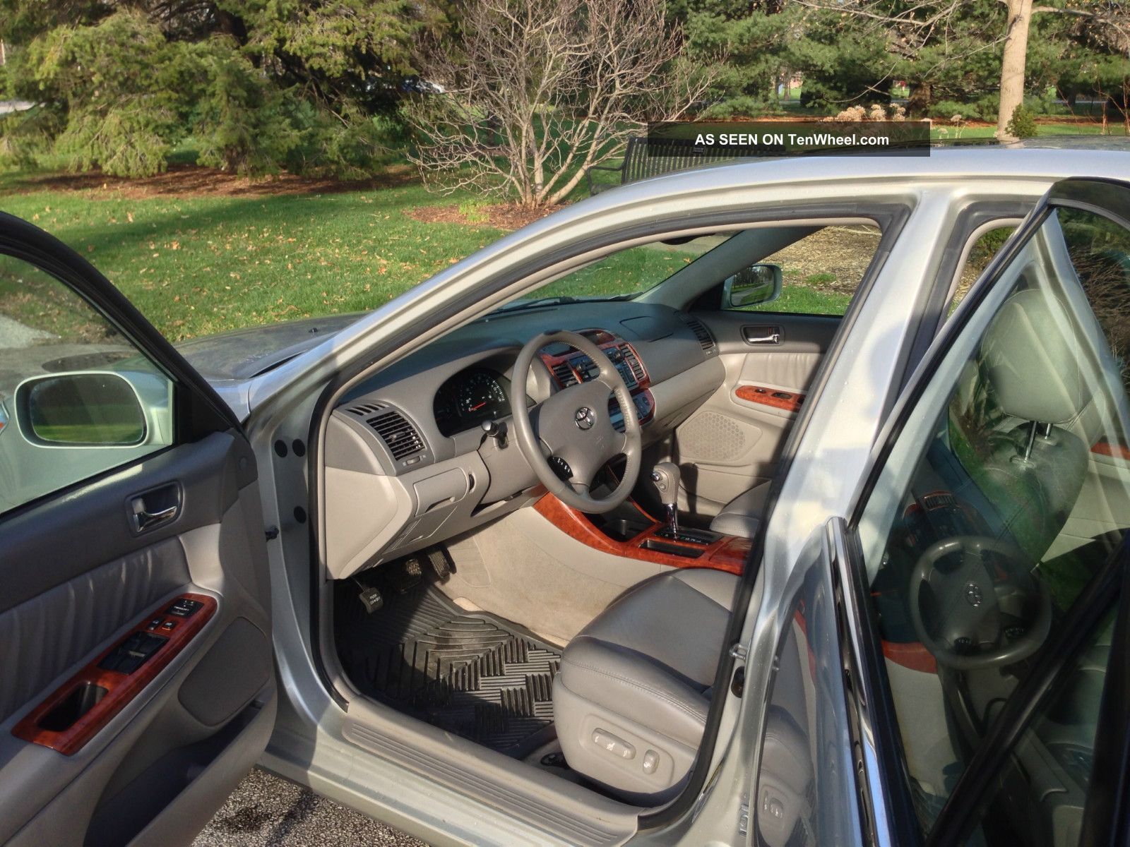 2004 Toyota Camry Xle Sedan 4 - Door 3. 0l