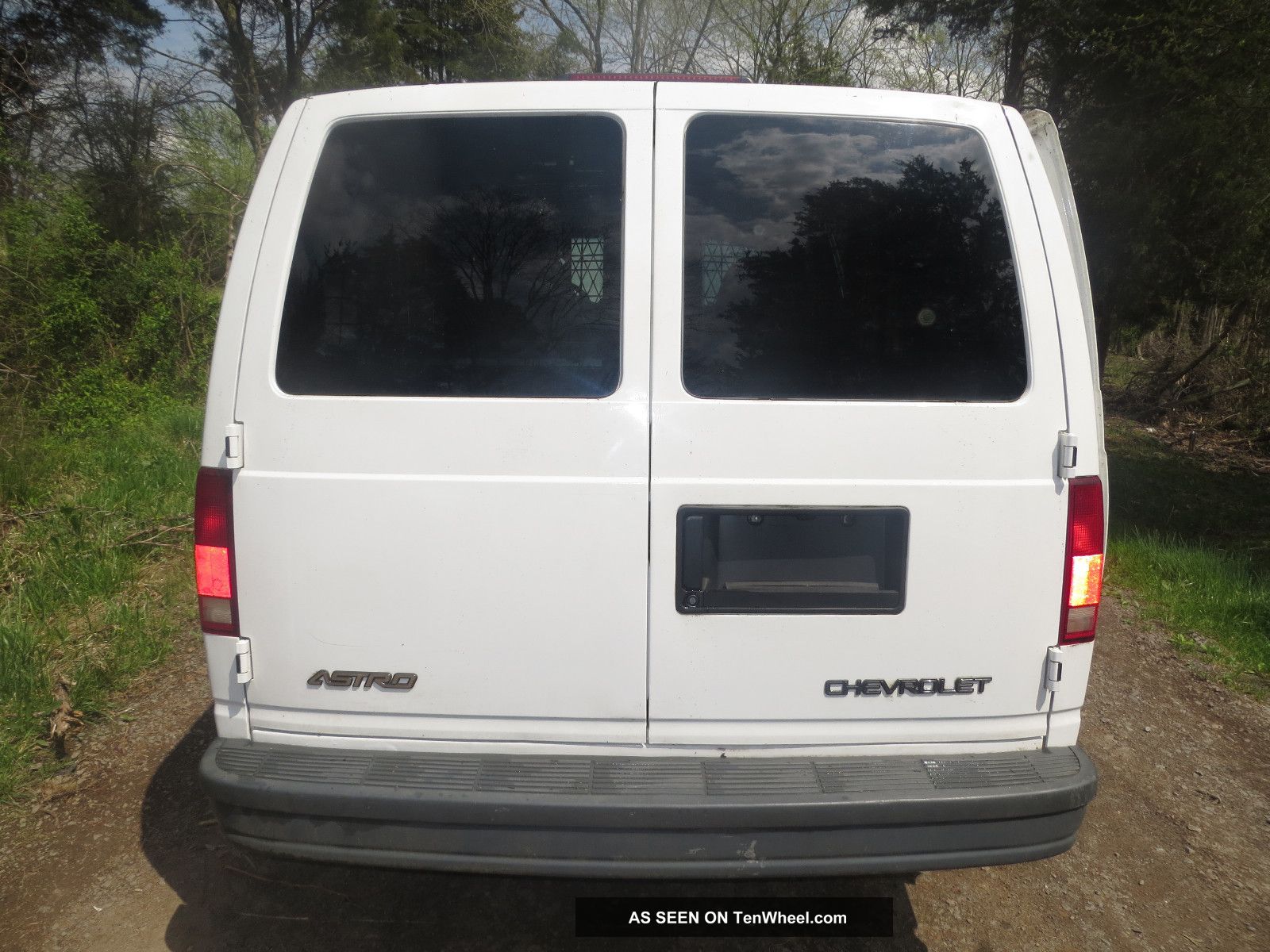 2004 Chevrolet Astro Base Extended Cargo Van 3 - Door 4. 3l
