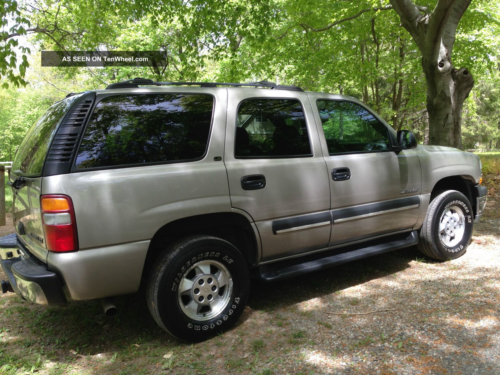 2002 Chevrolet Tahoe Ls Sport Utility 4 - Door 5. 3l