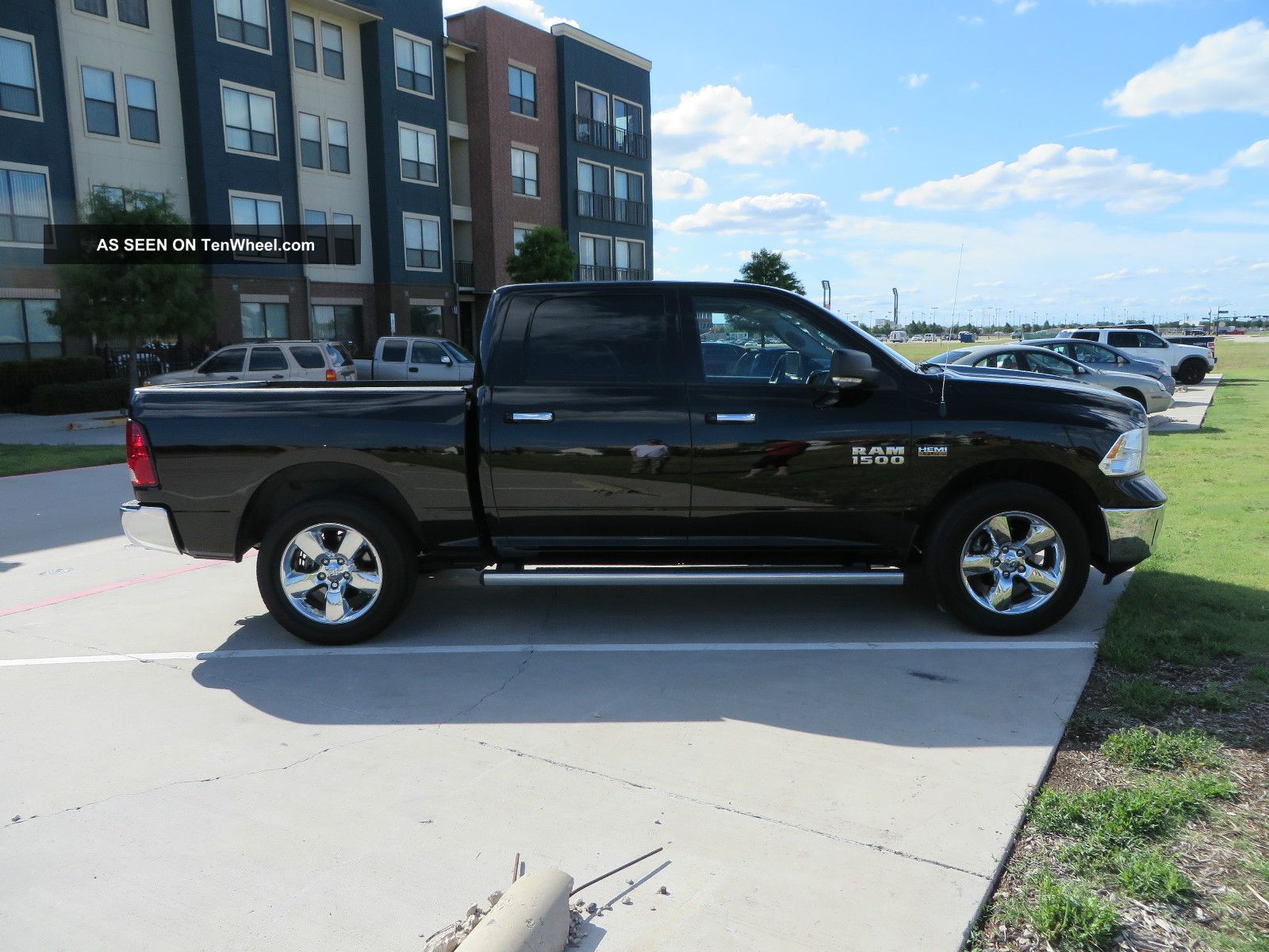 2013 Ram 1500 Lonestar Slt Crew Cab Pickup 4 - Door 5. 7l - Fully Loaded