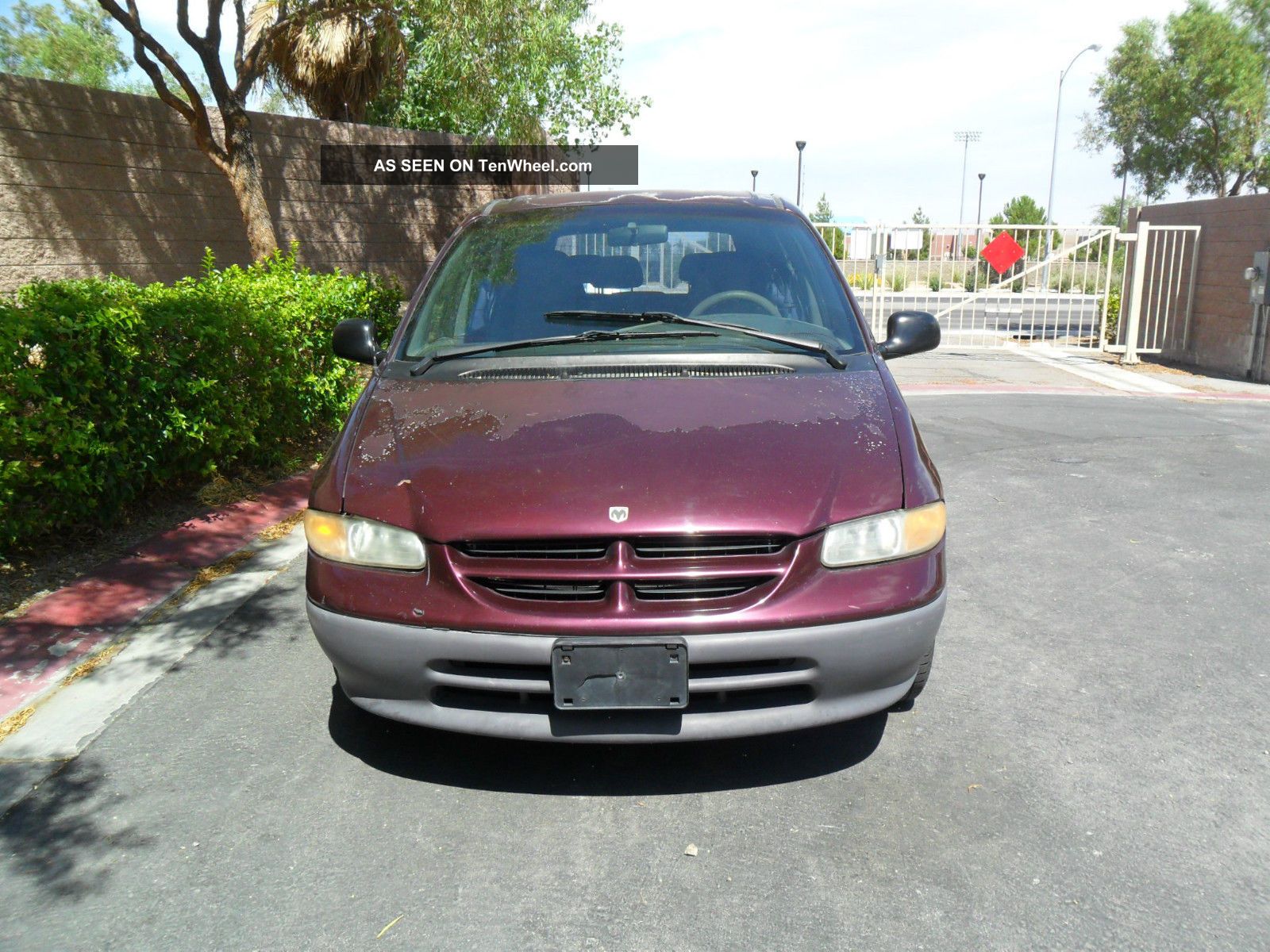 1998 Dodge Caravan Base Mini Passenger Van 4 - Door 2. 4l