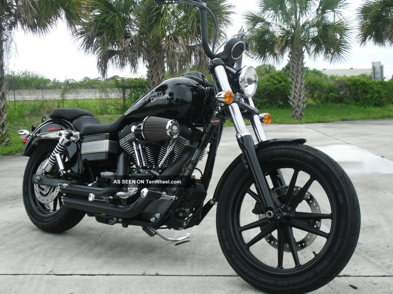 2010 Hd Dyna Glide Custom Upgraded In Black